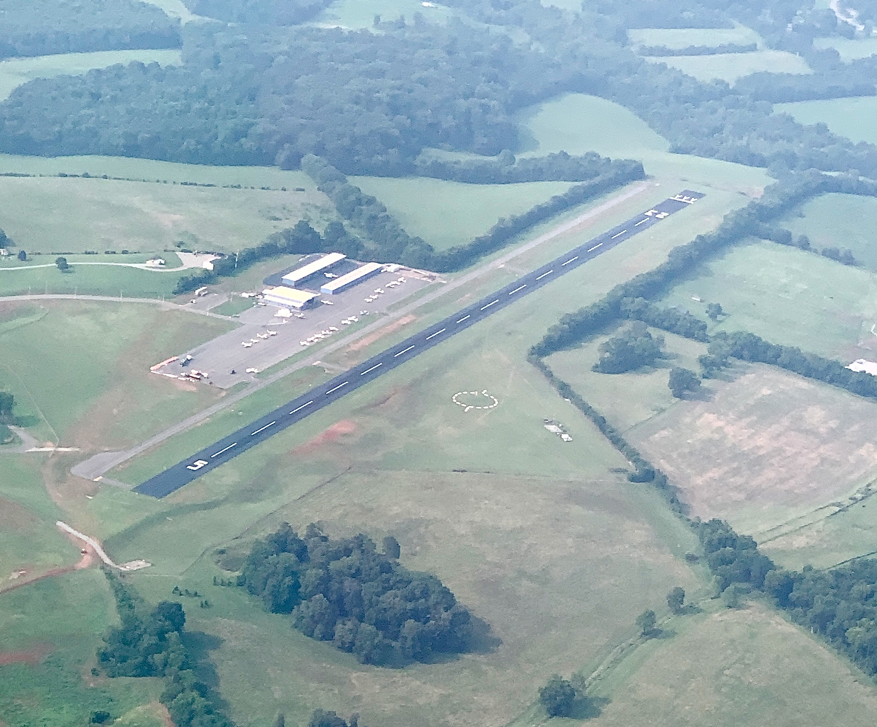 KMNV from SE | SkyVector